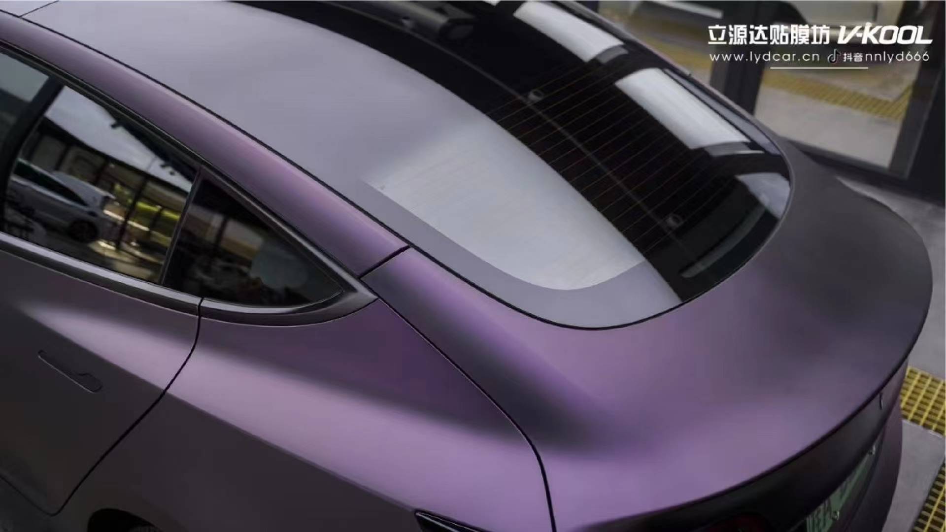 特斯拉Model 3 -Ichanger改色膜黑幻紫，呈现银与紫撞色的既视感_搜狐汽车_搜狐网