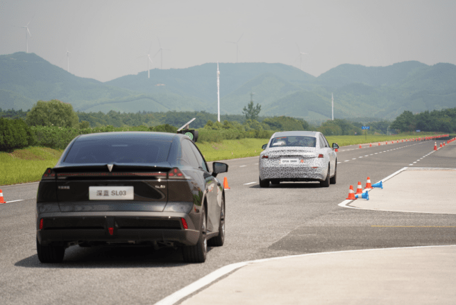和深蓝SL03、比亚迪海豹杠上了！荣威D7谍照曝光，或成都车展亮相_搜狐汽车_搜狐网