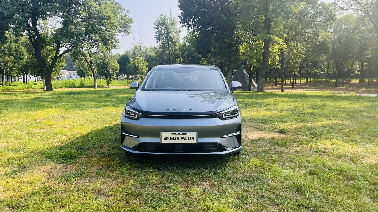 突出的就是一个实在！静态体验北京汽车新EU5 PLUS_搜狐汽车_搜狐网