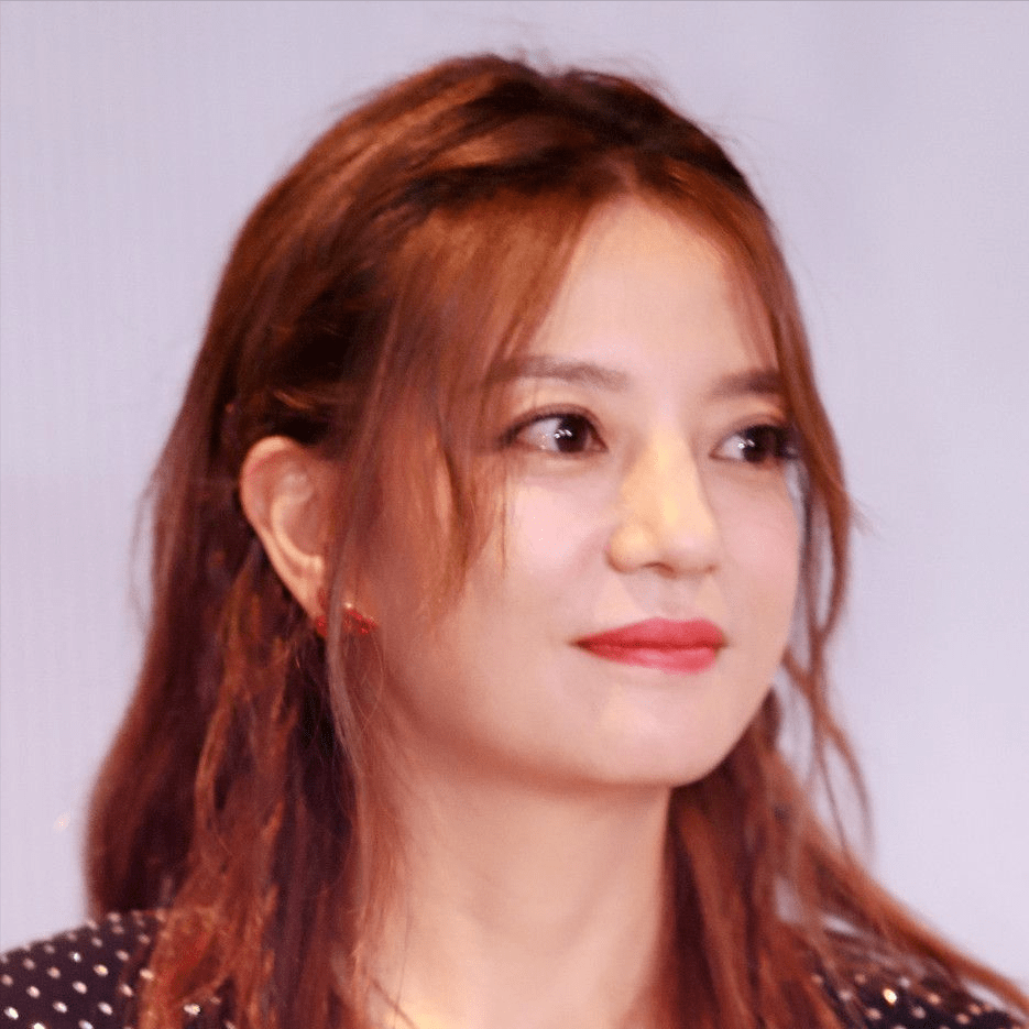 47岁的赵薇消失两年后再现身，机场苍老落寞的她，完全是自食其果 -6parkbbs.com