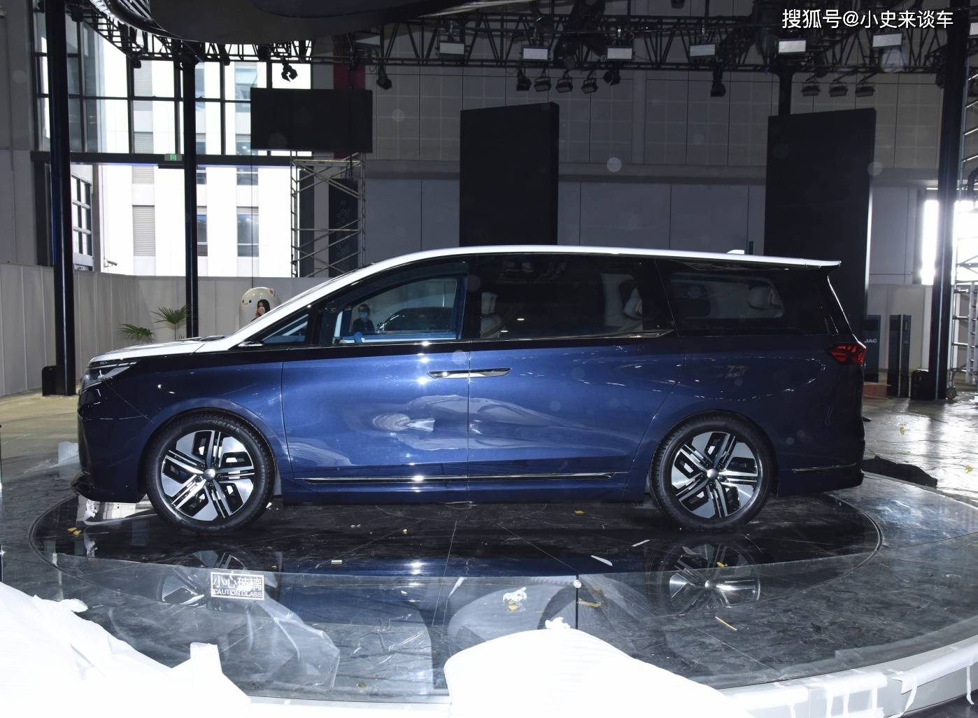 亲民版的“别克GL8”亮相！豪华外观车长超5米2，插混续航1200km_搜狐汽车_搜狐网