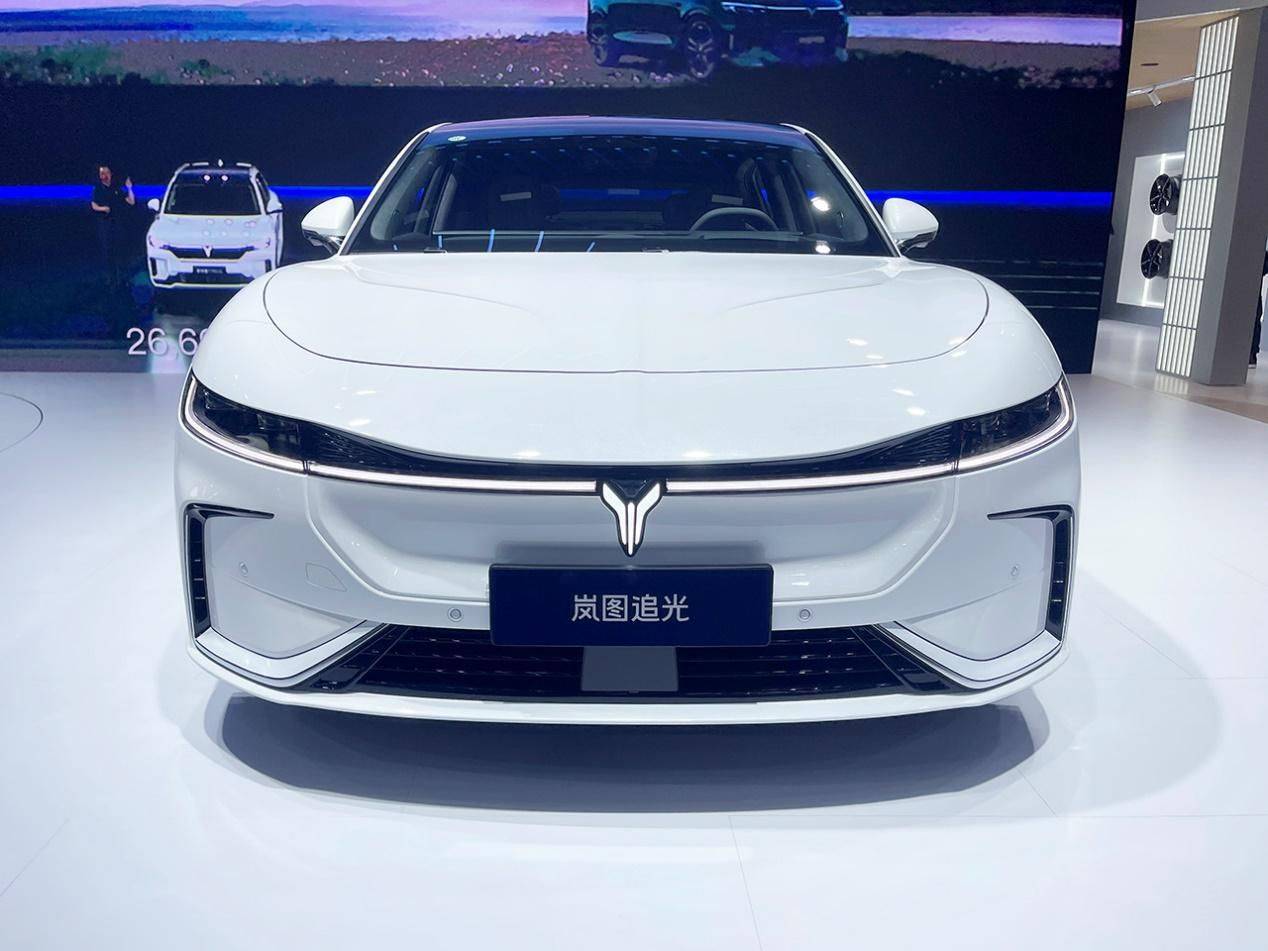 2023成都车展：3.8s破百、730km续航，实拍岚图追光_搜狐汽车_搜狐网