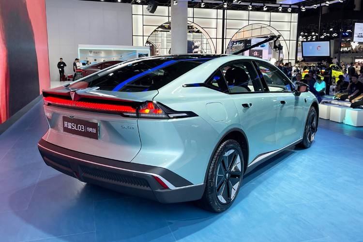 14.59万起售，内饰配置调整，成都车展实拍新款深蓝SL03_搜狐汽车_搜狐网