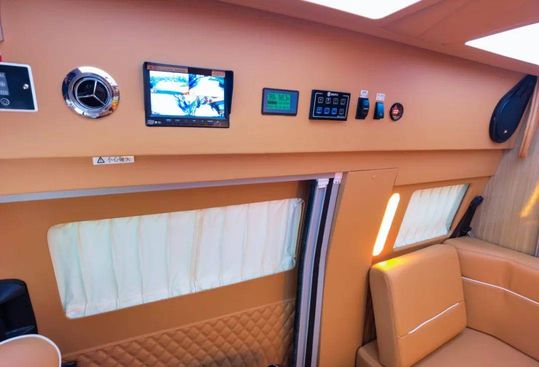 福特V362小房车，外观小巧内饰奢华 都市通勤旅居皆可，趣蜂B680_搜狐汽车_搜狐网