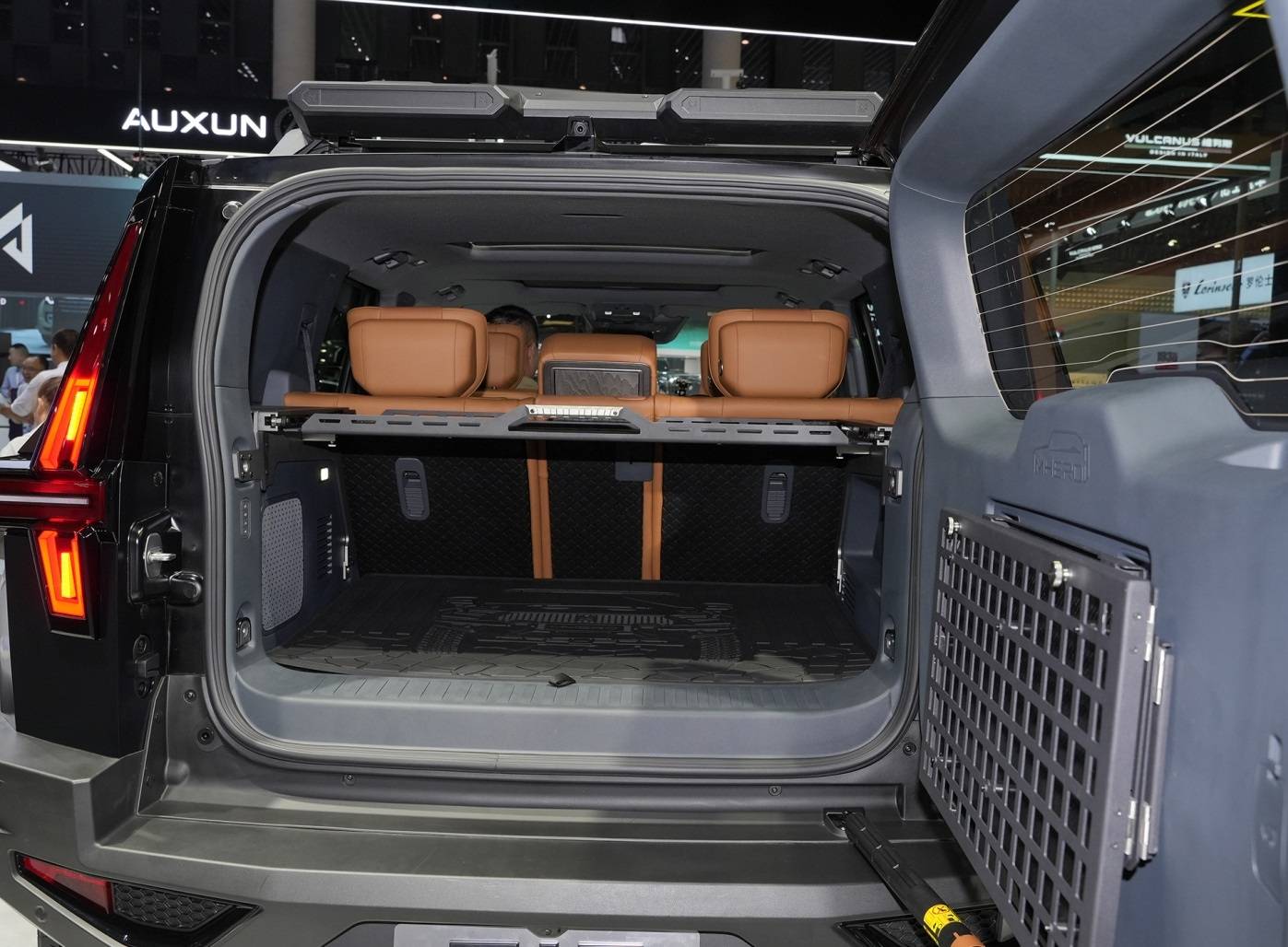 先仰望U8一步上市，最快4.2s破百，带两把锁，带你看猛士917_搜狐汽车_搜狐网