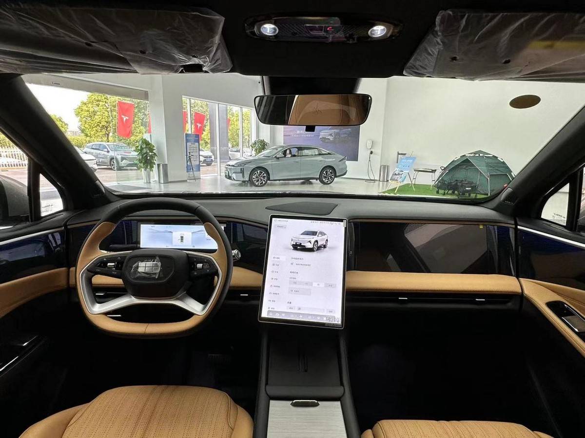 7月销量破万，标配全新一代雷神电混，仅售13.87万起，实拍银河L7_搜狐汽车_搜狐网