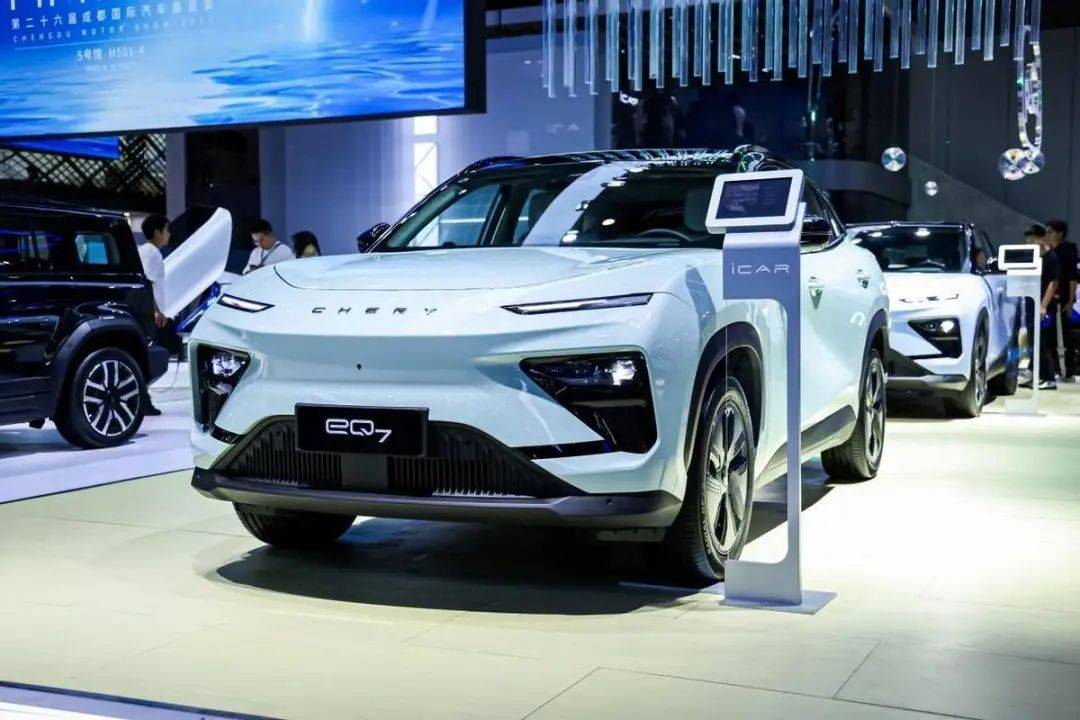 奇瑞eQ7亮相成都车展，续航512km，预售价14.39万起，对标零跑C11_搜狐汽车_搜狐网