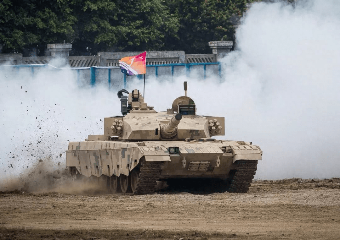 国产85式坦克瘫痪路旁，成打卡背景板，战场损失，是躲不过的环节_苏丹_主战坦克_坦克战斗全重