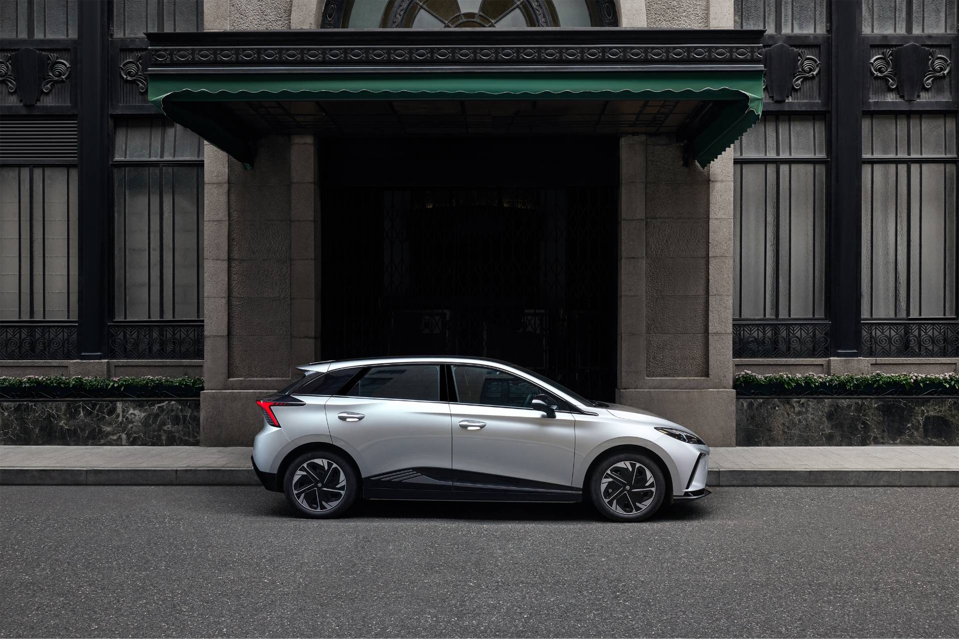 MG4 EV 出海冠军版上市，最长续航520公里，限时售价11.58万_搜狐汽车_搜狐网