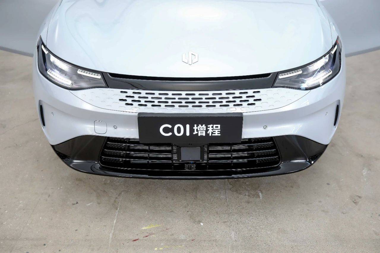 大电池才是超级增程 静态实拍零跑C01增程_搜狐汽车_搜狐网