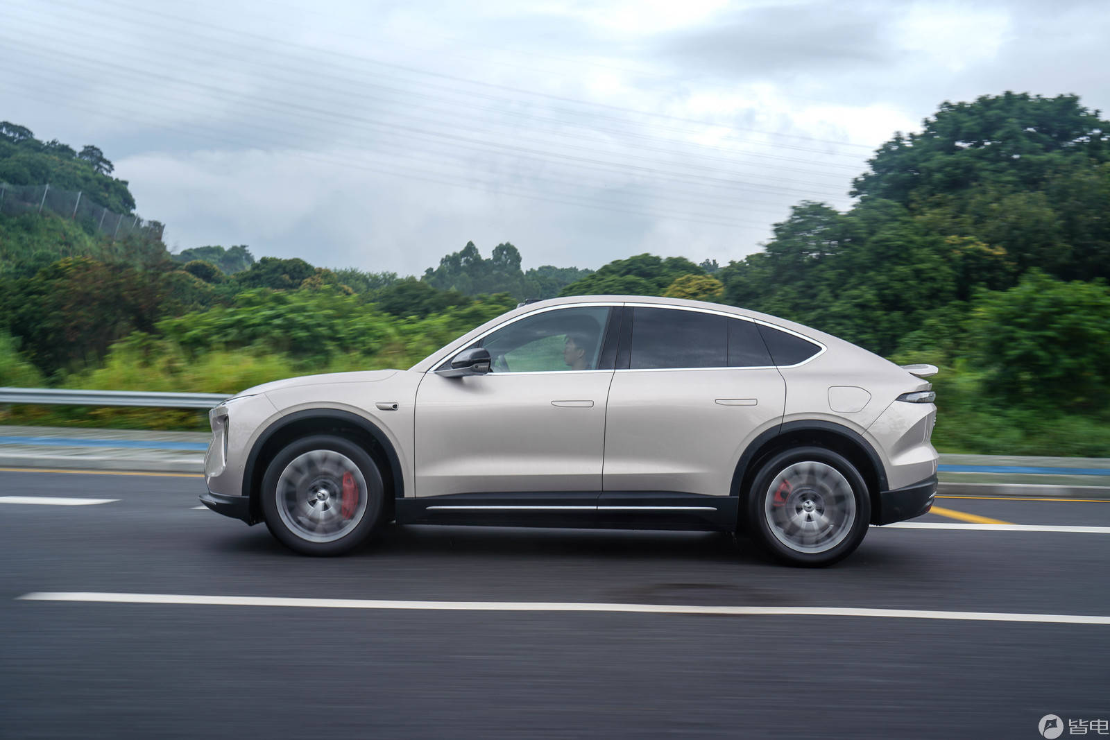 35.8万起！蔚来全新EC6正式上市/基于第二代技术平台打造_搜狐汽车_搜狐网