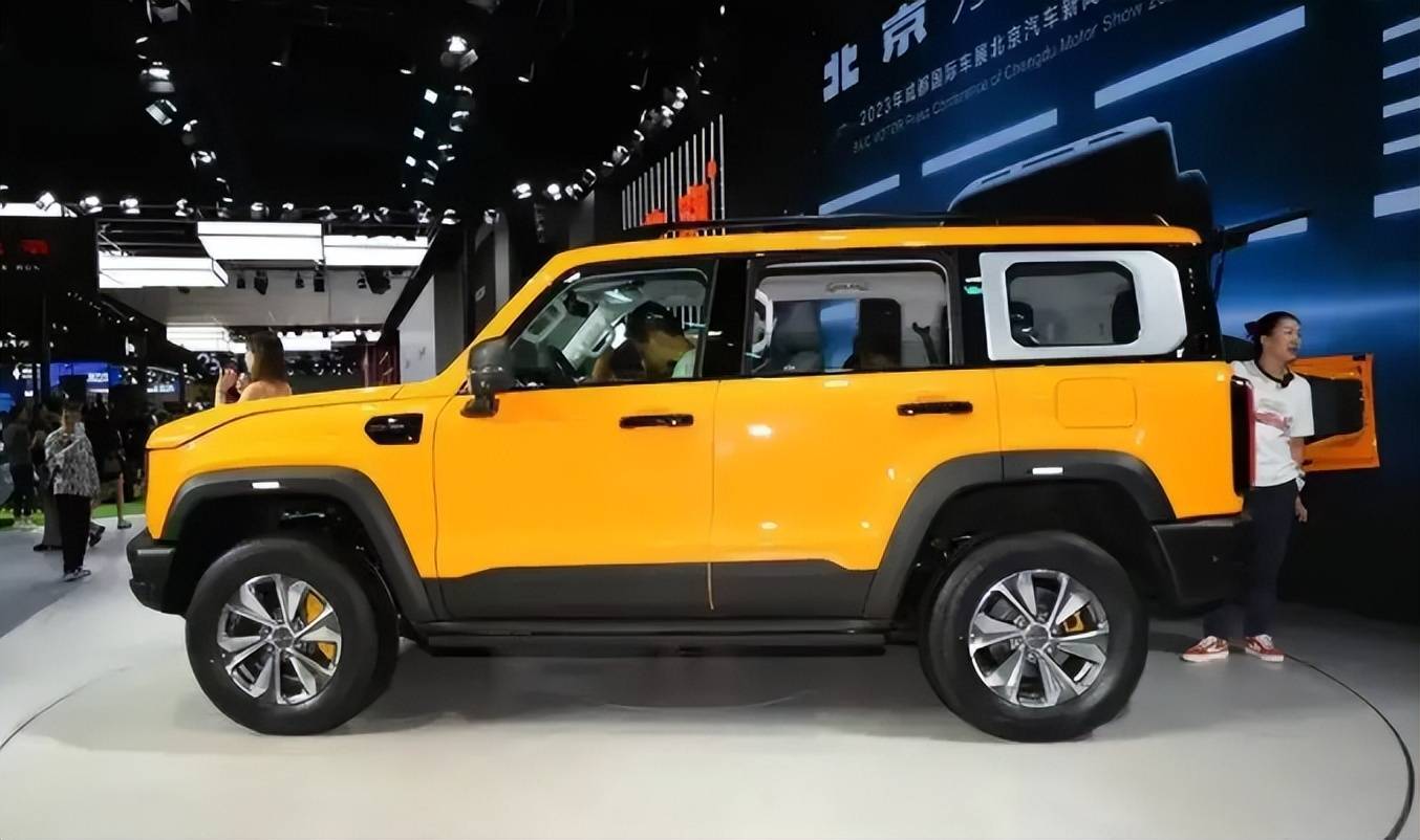 带无框车门的硬派越野，新款北京BJ40 开启预定，售价20-25 万元_搜狐汽车_搜狐网