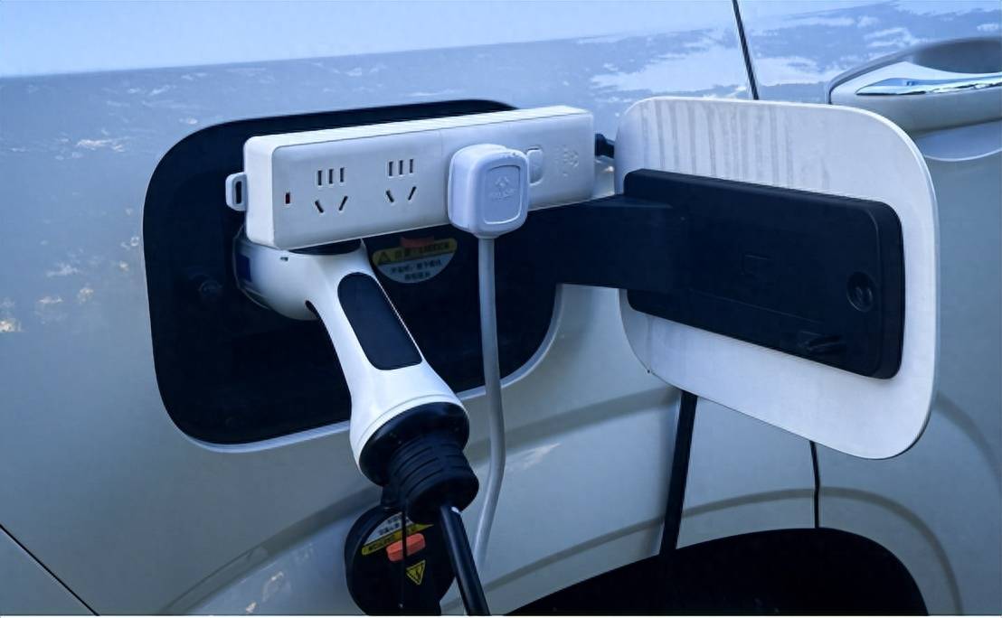 多近10度电40km纯电续航，长安欧尚Z6智电iDD与银河L7全面解析_搜狐汽车_搜狐网