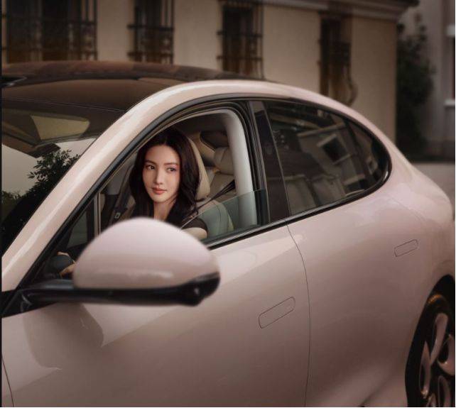 “超级爆品”智己LS6正式上市，上市权益价21.49万-27.69万元_搜狐汽车_搜狐网