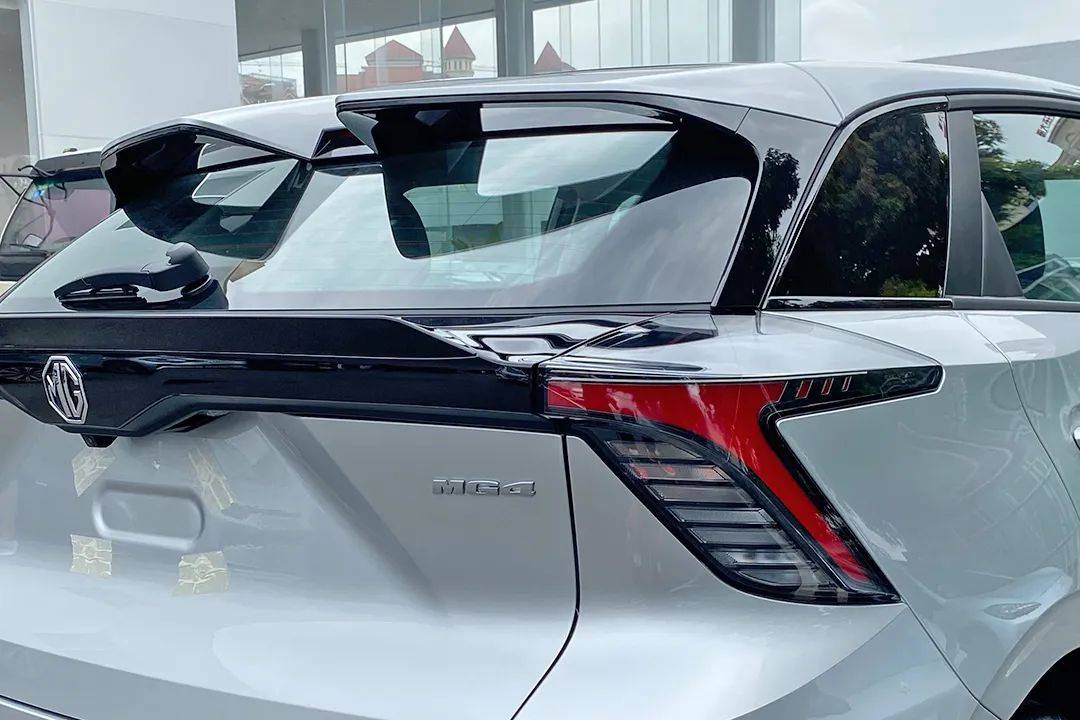 11.58万起，后驱+续航415km，MG4 EV运动性能力压海豚？_搜狐汽车_搜狐网