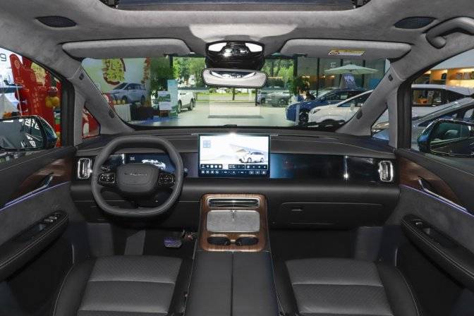 30万出头纯电MPV 配主动悬架+超充 合创V09哪款性价比最高？_搜狐汽车_搜狐网