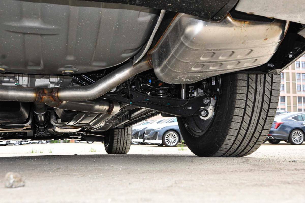 全系2.0T+48V轻混+9AT，三排大6/7座，舒适不逊BBA，凯迪拉克XT6_搜狐汽车_搜狐网