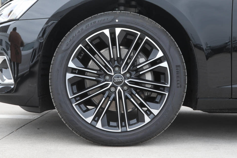 2024款奥迪A6L正式上市，售价42.79万元起，网友：还得打7折_搜狐汽车_搜狐网