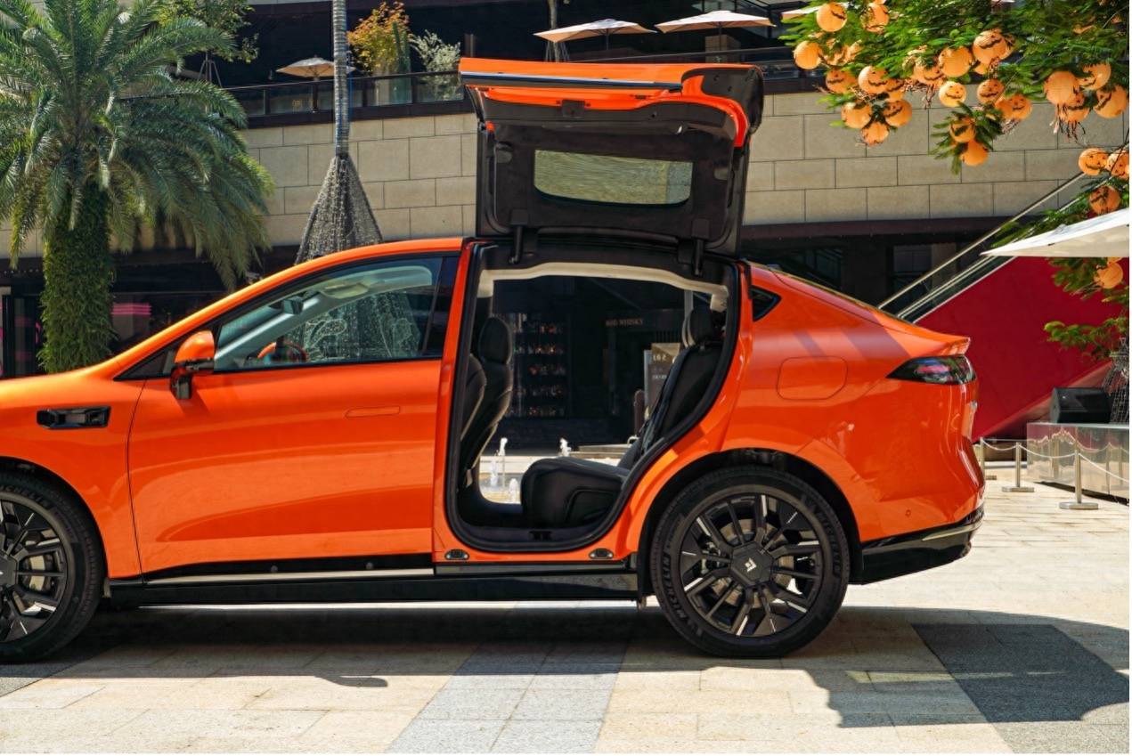 配鸥翼后门，800V 5C超级快充，昊铂HT预售价22万元起_搜狐汽车_搜狐网