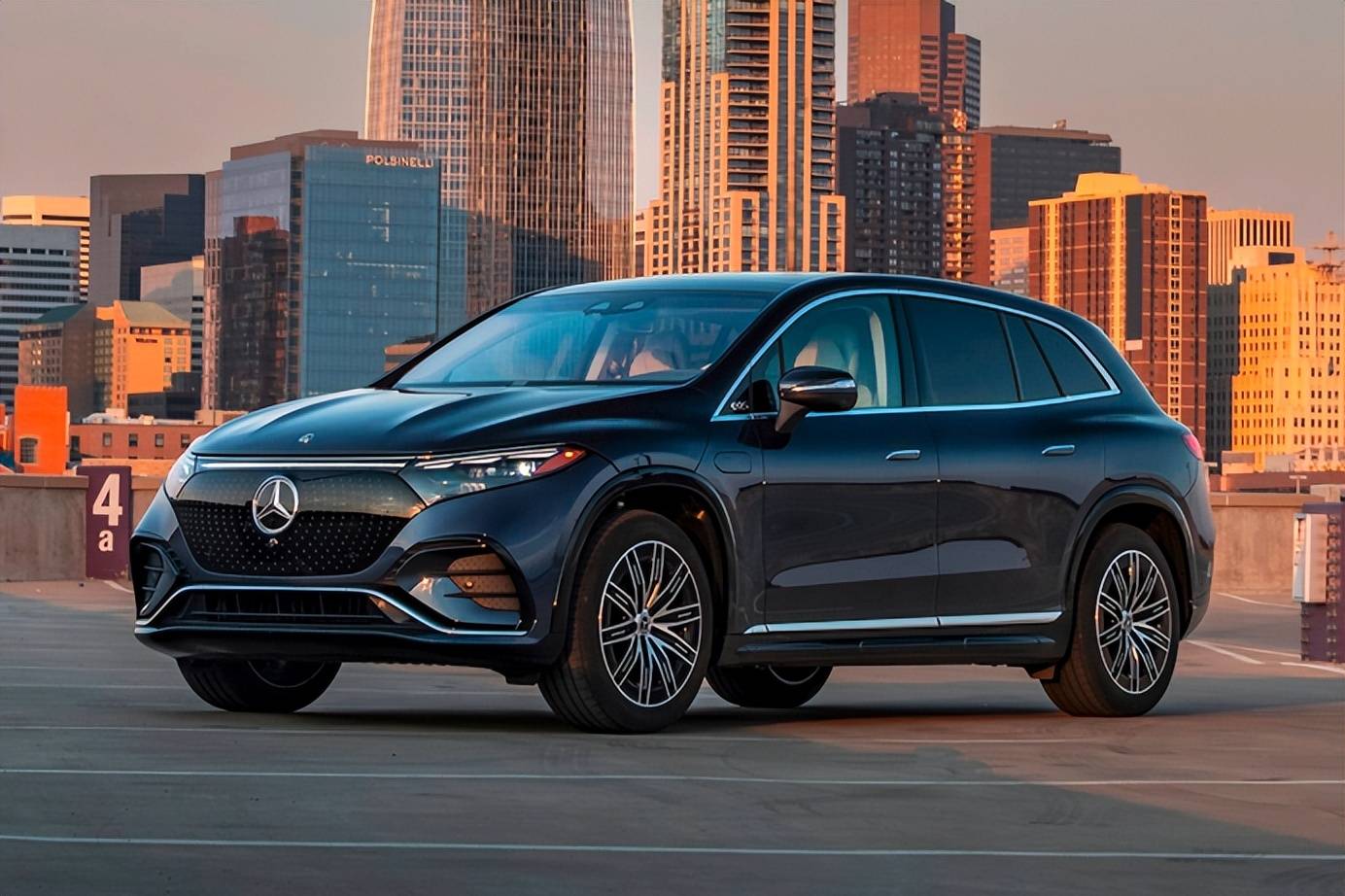 售价91.05万起，6.2s破百，5/7座，SUV却没四驱，新奔驰EQS可以考虑么_搜狐汽车_搜狐网