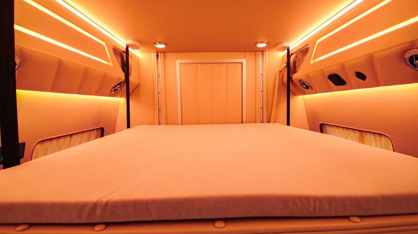 福特新全顺V362底盘,趣蜂B670和B680房车助力商务接待与家庭自驾!_搜狐汽车_搜狐网