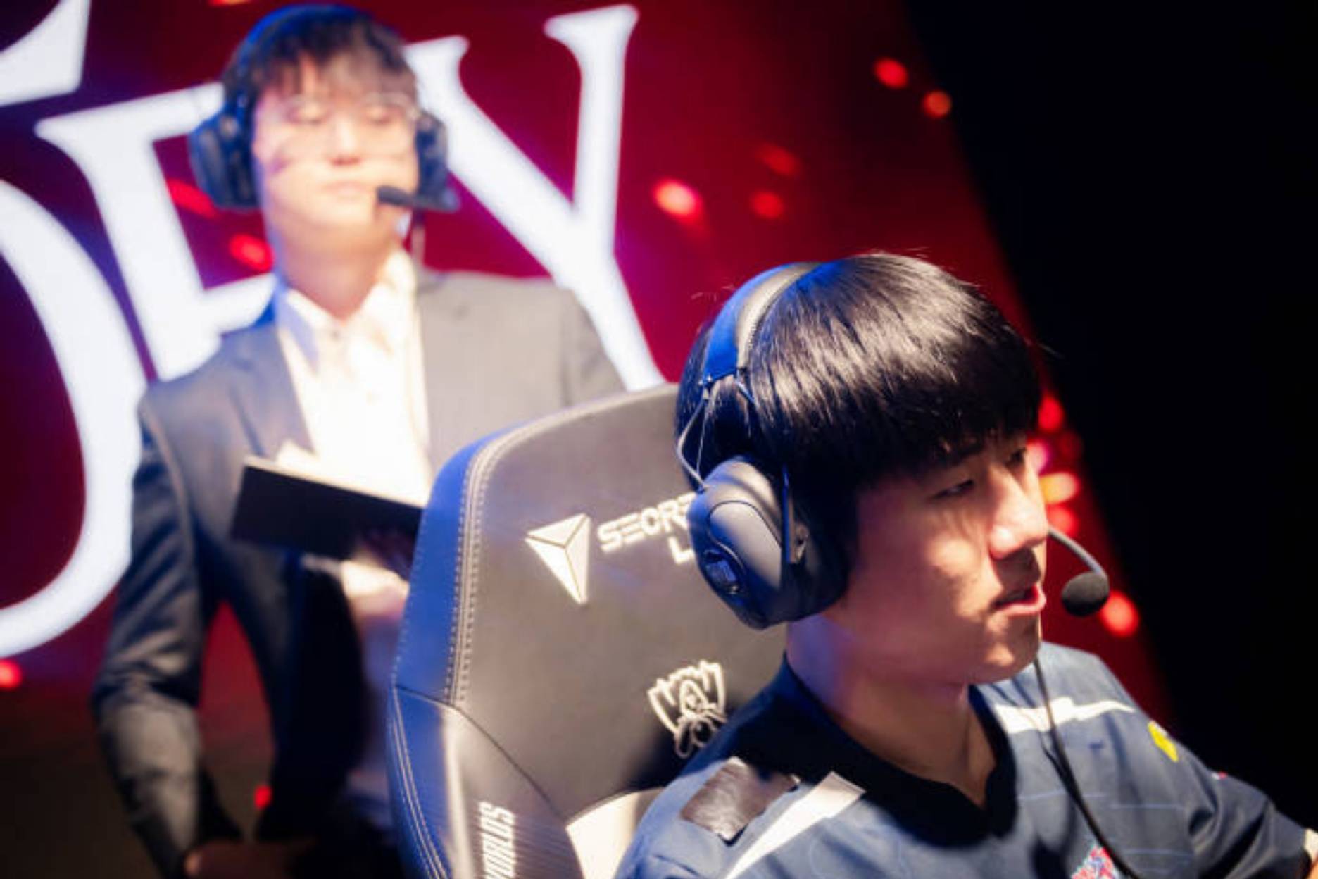 GALA赛后采访谈起EDG.Uzi：我相信他仍然可以成为顶级AD之一！_Hang_卡莎_选手