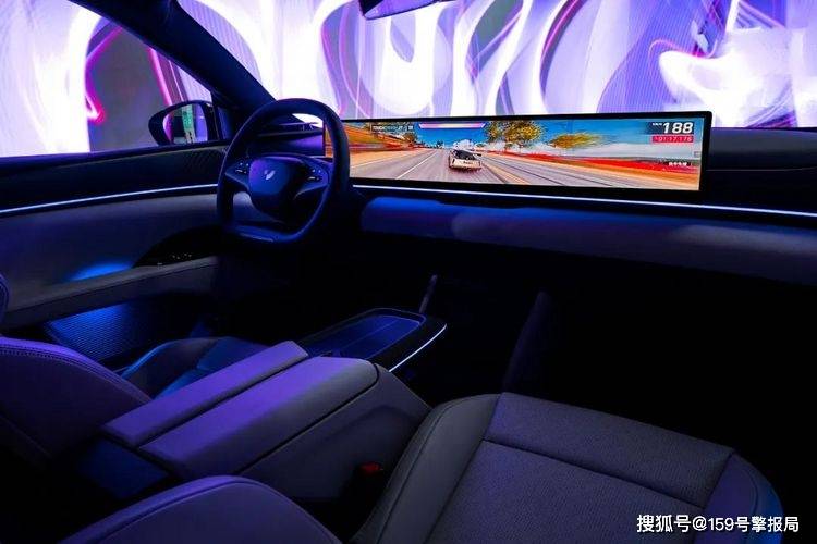 首发高通8295芯片支撑“文心一言”上车，极越01来了！_搜狐汽车_搜狐网