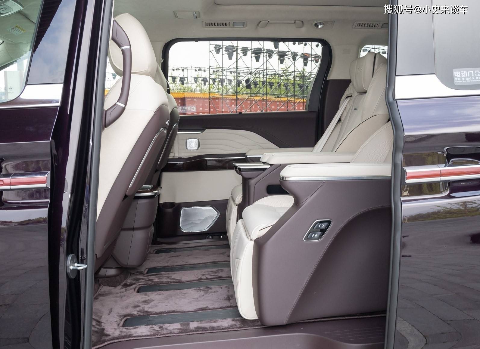 适合年轻人的第一辆MPV！比埃尔法豪华售价很亲民，搭载2.0T+8AT_搜狐汽车_搜狐网