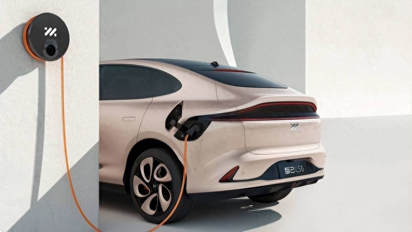 25万级SUV对决，小鹏G6和智己LS6，谁才是家用车之王？_搜狐汽车_搜狐网