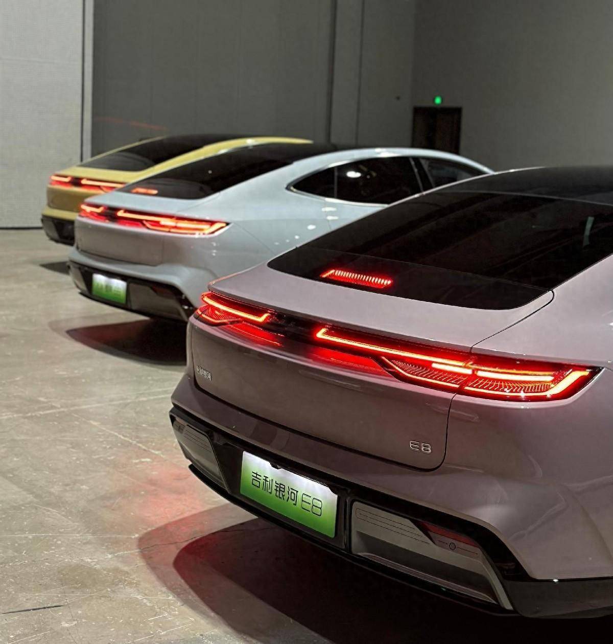 搭载8K屏幕，车机支持游戏应用，有望今年上市，吉利银河E8亮相_搜狐汽车_搜狐网