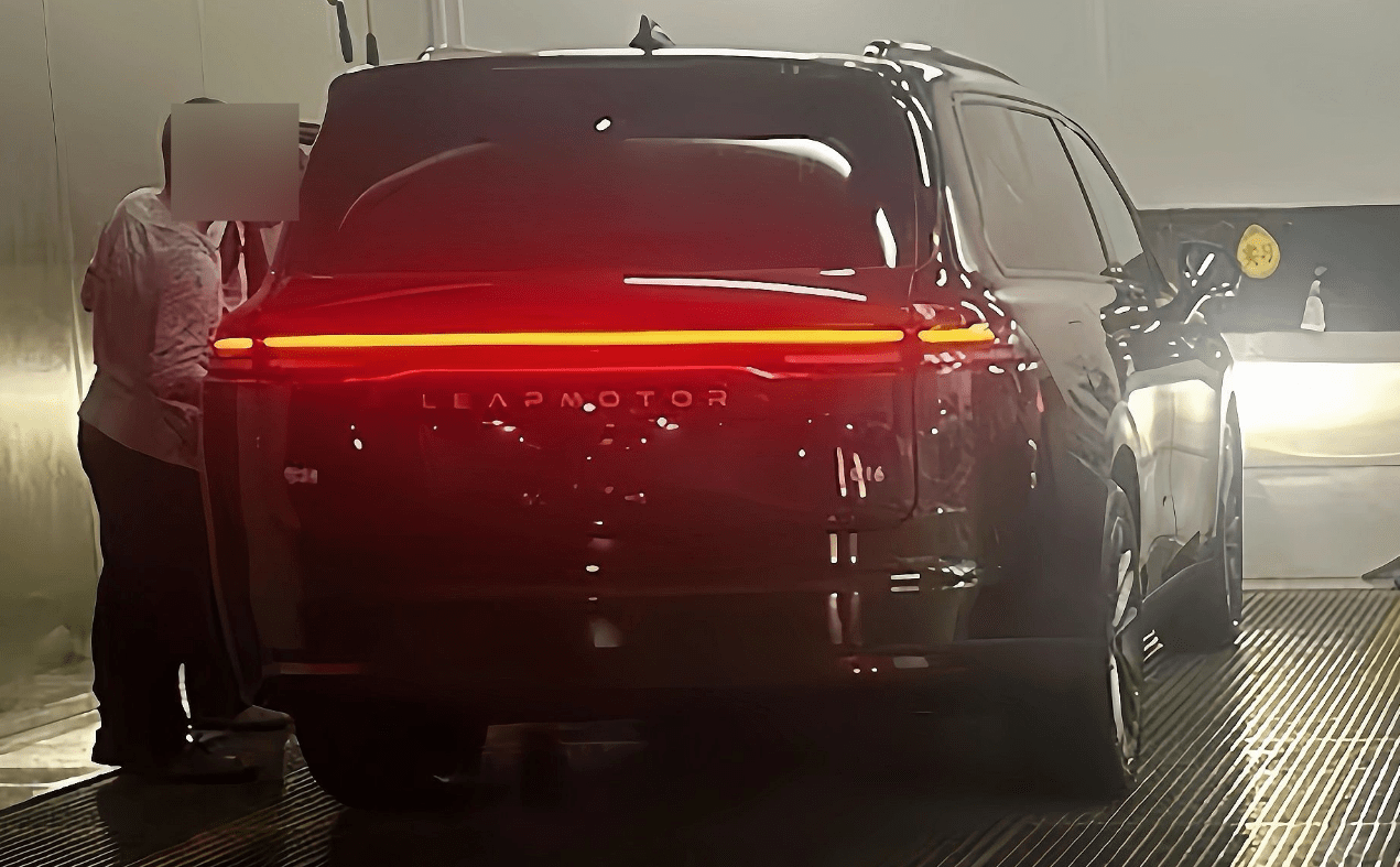 零跑C16实车现身，气势不输理想L8，配2.4C快充，或17万起？_搜狐汽车_搜狐网