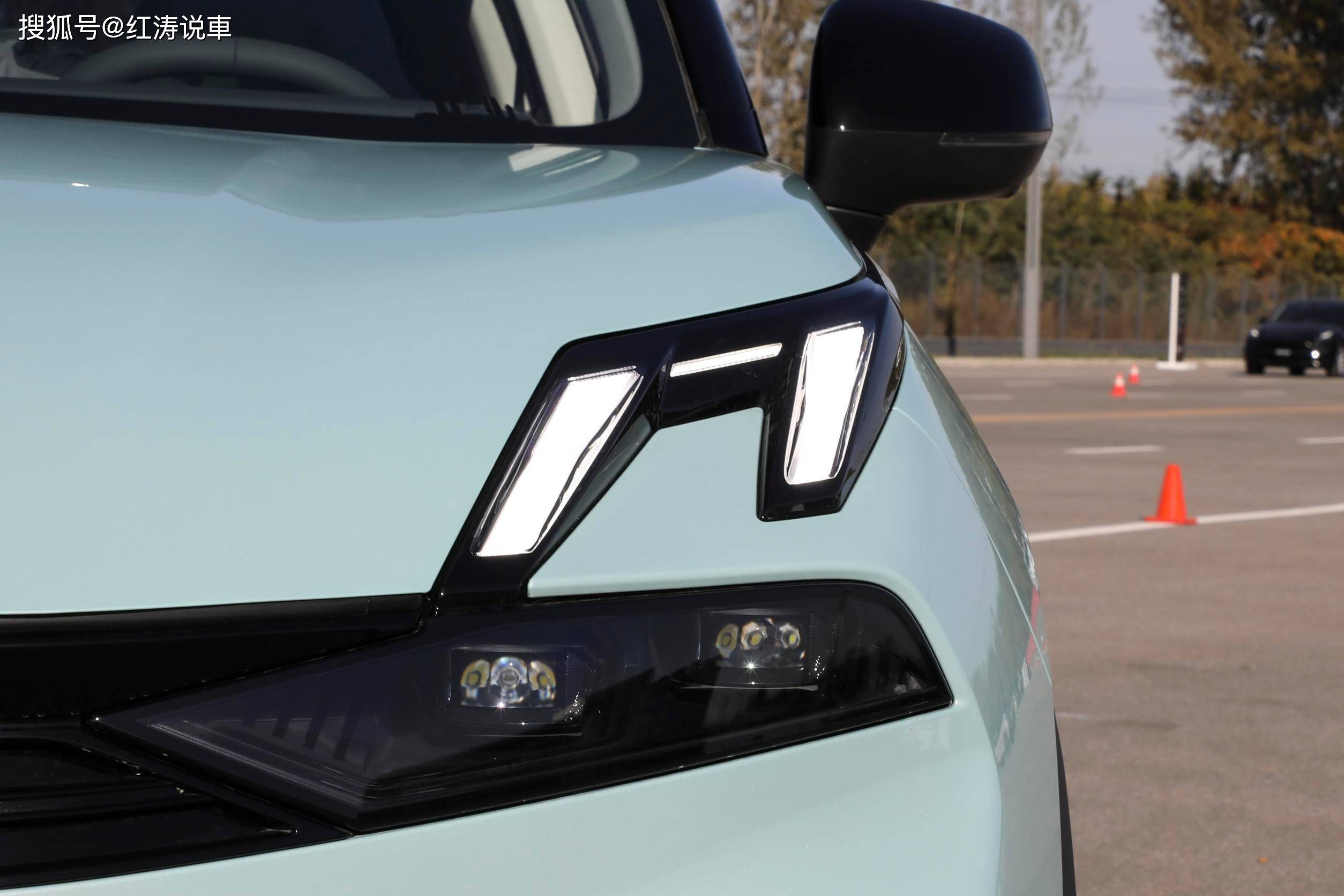 领克06 EM-P上市，插电式混动小型SUV，外观个性，售价13.68万元起_搜狐汽车_搜狐网