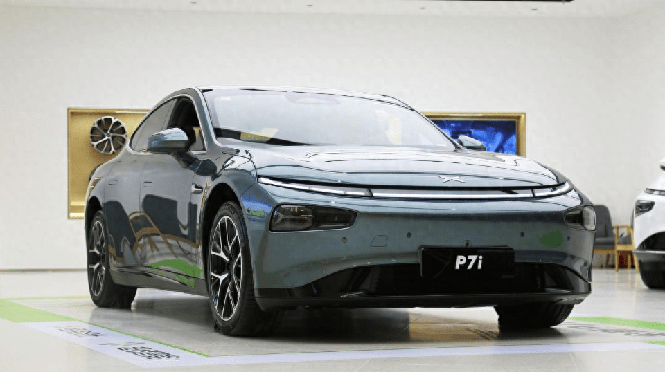 换小电池最高降3万，小鹏P7i新车性能不打折，25万内最值？_搜狐汽车_搜狐网