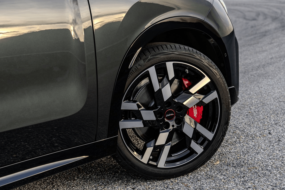 起售价约34万 5.4秒破百 全新Mini JCW Countryman官图发布_搜狐汽车_搜狐网