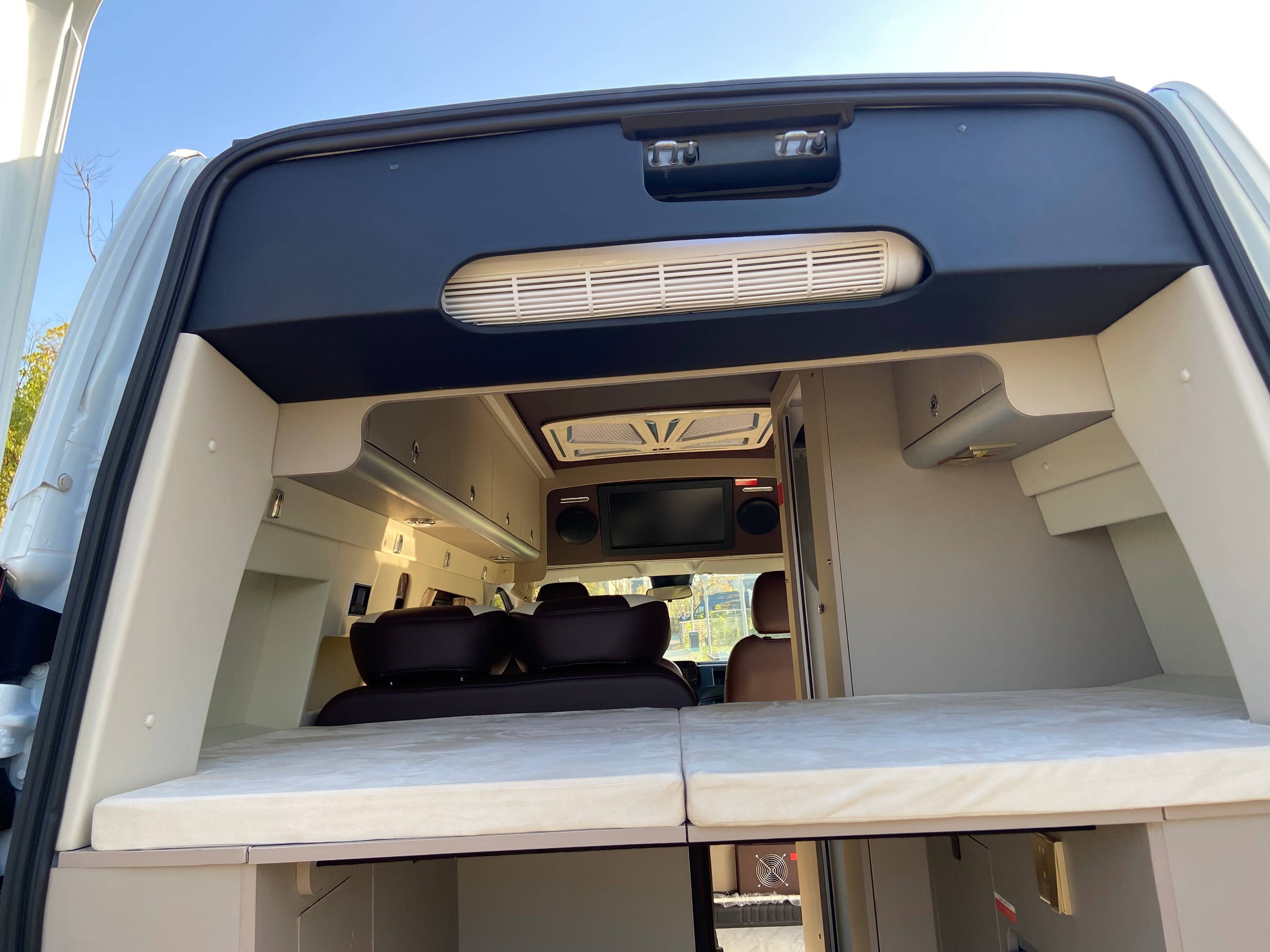 23款福特V362旅居小房车，都市通勤，长途旅游最佳选择。趣蜂B610_搜狐汽车_搜狐网