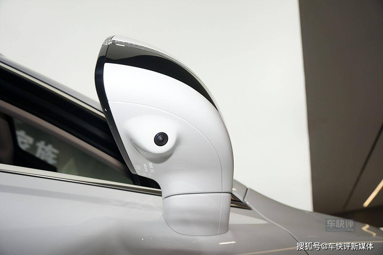 实拍荣威D7 EV：15万级家用纯电轿车的“全能选手”_搜狐汽车_搜狐网