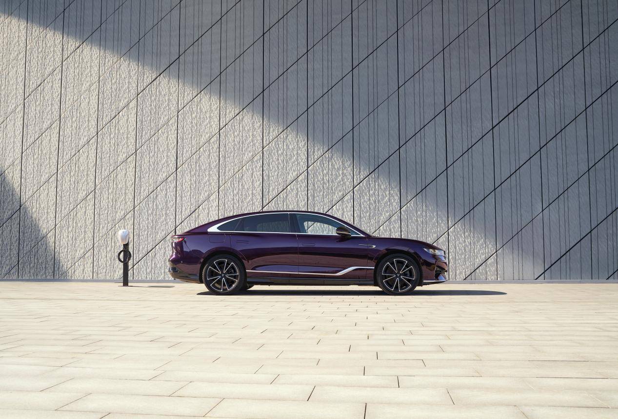 突破“56E”豪华桎梏，岚图追光PHEV 26.69万元起售_搜狐汽车_搜狐网