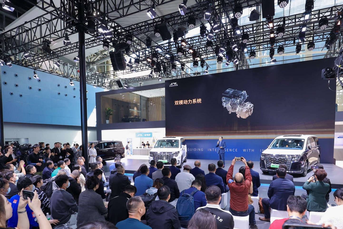 智能+电混，全球首款鸿蒙智能座舱MPV，瑞风RF8预售_搜狐汽车_搜狐网