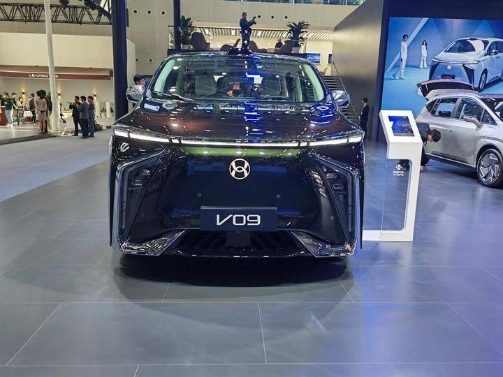 全系标配800V高压系统，家用MPV新秀合创V09亮相_搜狐汽车_搜狐网