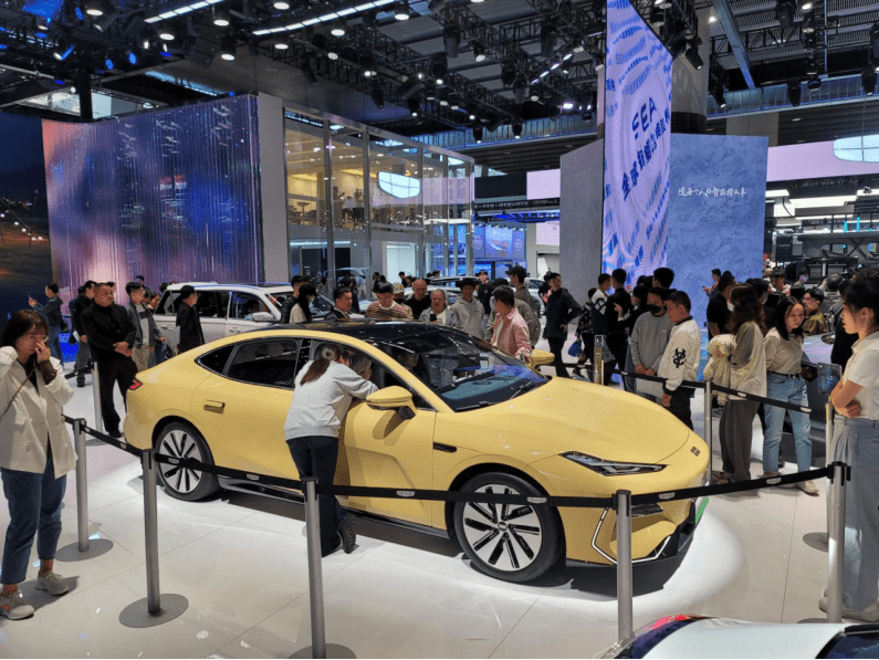 吉利银河 E8 惊艳广州车展,成为中国新一代纯电旗舰代表 搜狐汽车 搜狐网