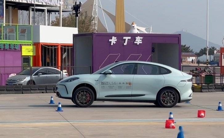 智己LS6抢鲜试驾，多场景用途，你得早知道_搜狐汽车_搜狐网