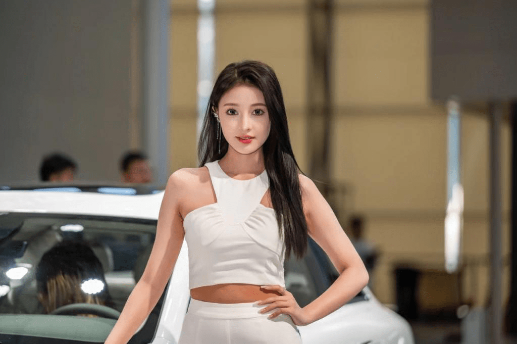 香车配美女，和猛士917、坦克700Hi4-T等硬派越野一样出圈的还有她们_搜狐汽车_搜狐网