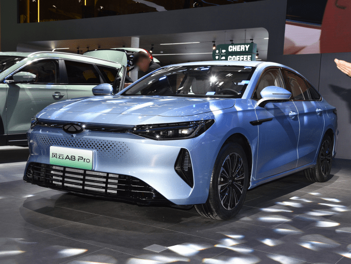 两种前脸，1.5T插混+1挡DHT，油耗4.2升，奇瑞风云A8纯电跑106km_搜狐汽车_搜狐网