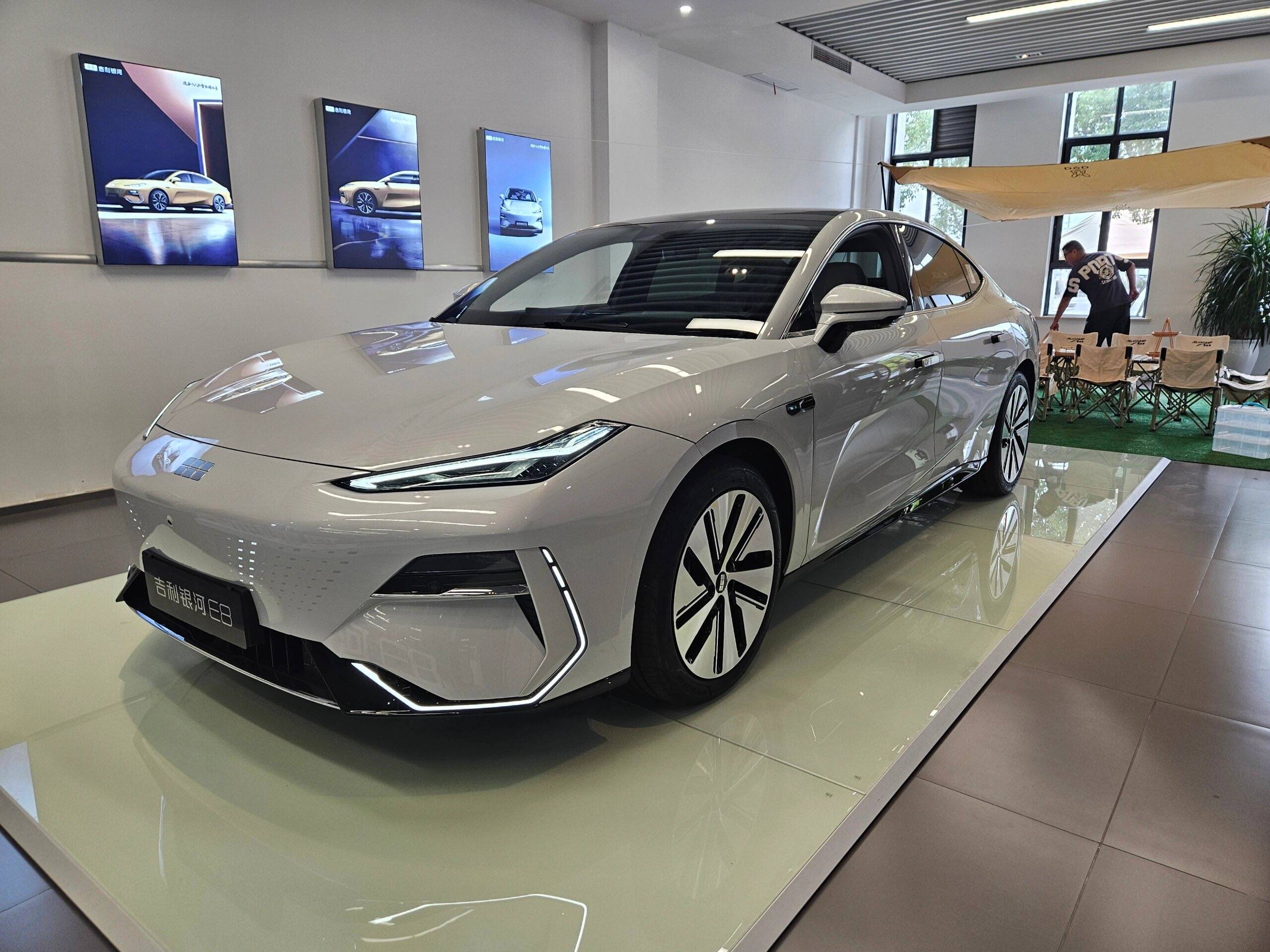 银河E8实车到店，大过汉EV配无框车门，搭646马力+800V超充_搜狐汽车_搜狐网