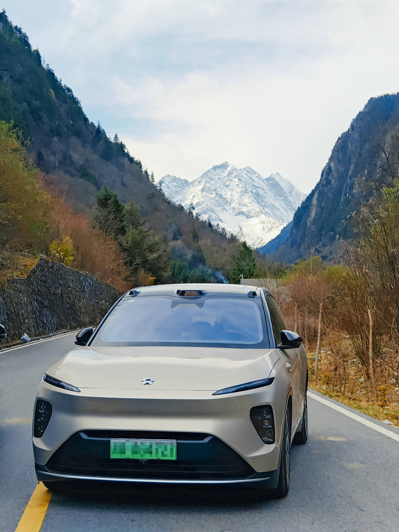 宝马X5L VS 全新蔚来ES8：老钱新贵，各自从容_搜狐汽车_搜狐网