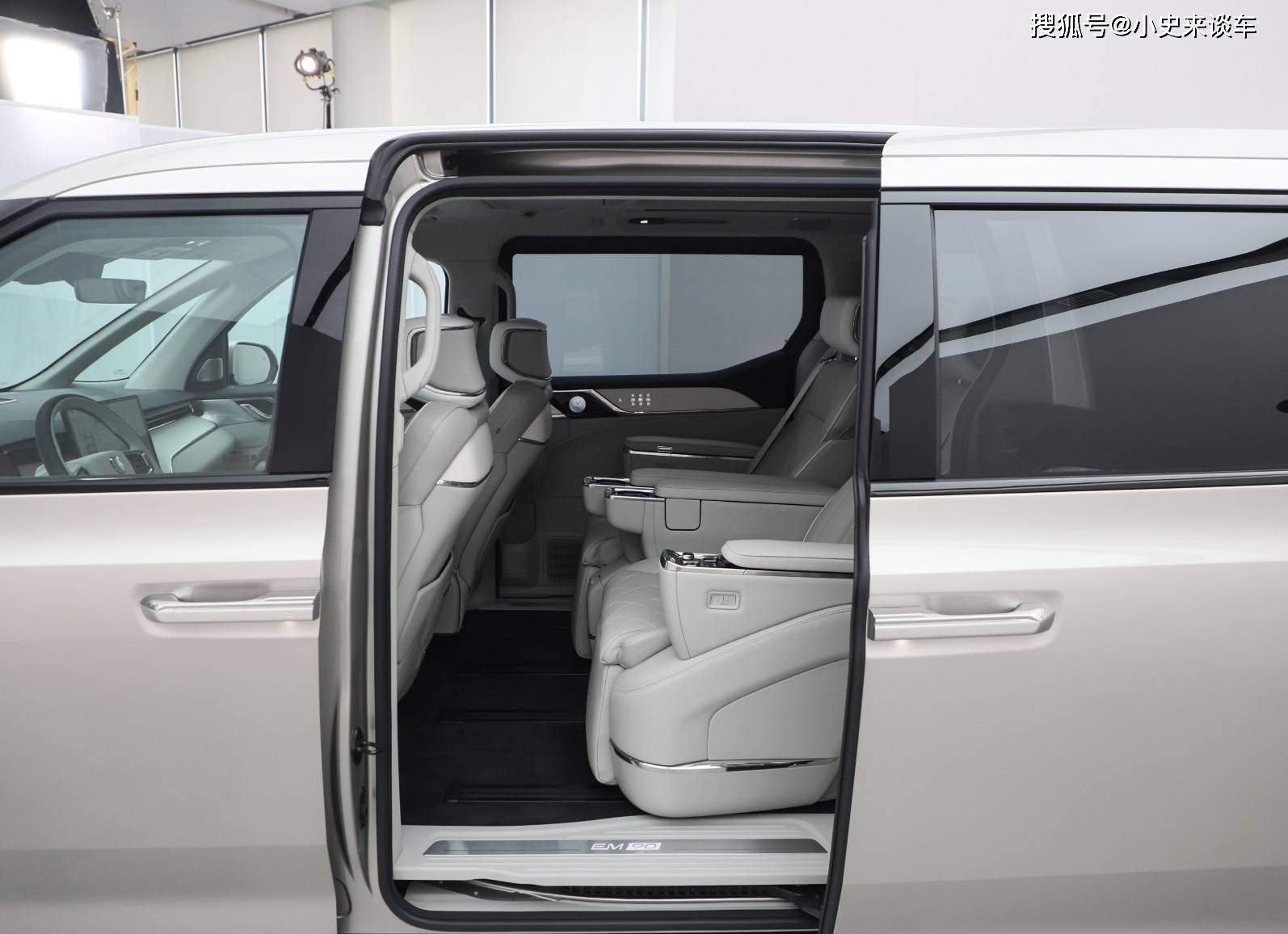 沃尔沃首款豪华MPV上市！轴距超3米2，配独立航空座椅，续航738Km_搜狐汽车_搜狐网