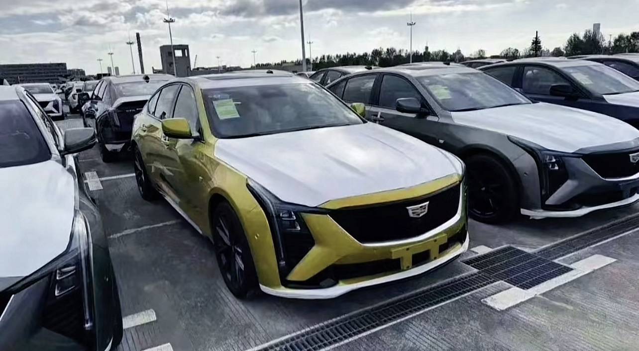 新款凯迪拉克CT5到店，增黄色涂装更帅气，配曲面屏+126色氛围灯_搜狐汽车_搜狐网