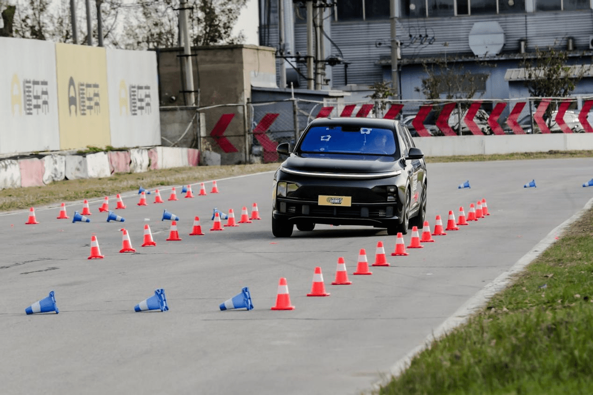 三大SUV大PK！理想L7颜面扫地，问界M7名声尽失，只有它一枝独秀_搜狐汽车_搜狐网