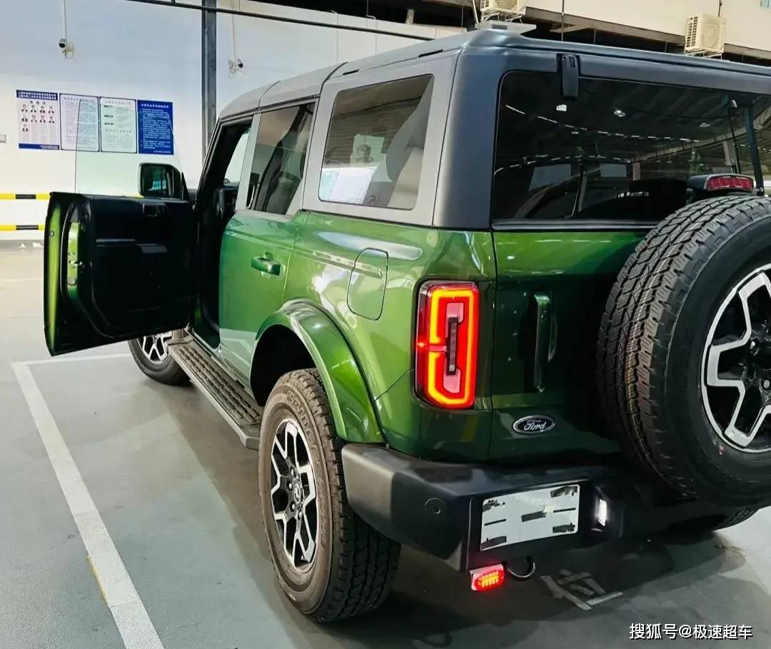 工厂实拍福特BRONCO烈马，大气磅礴，2.3T+8AT，翠绿色涂装真帅气_搜狐汽车_搜狐网