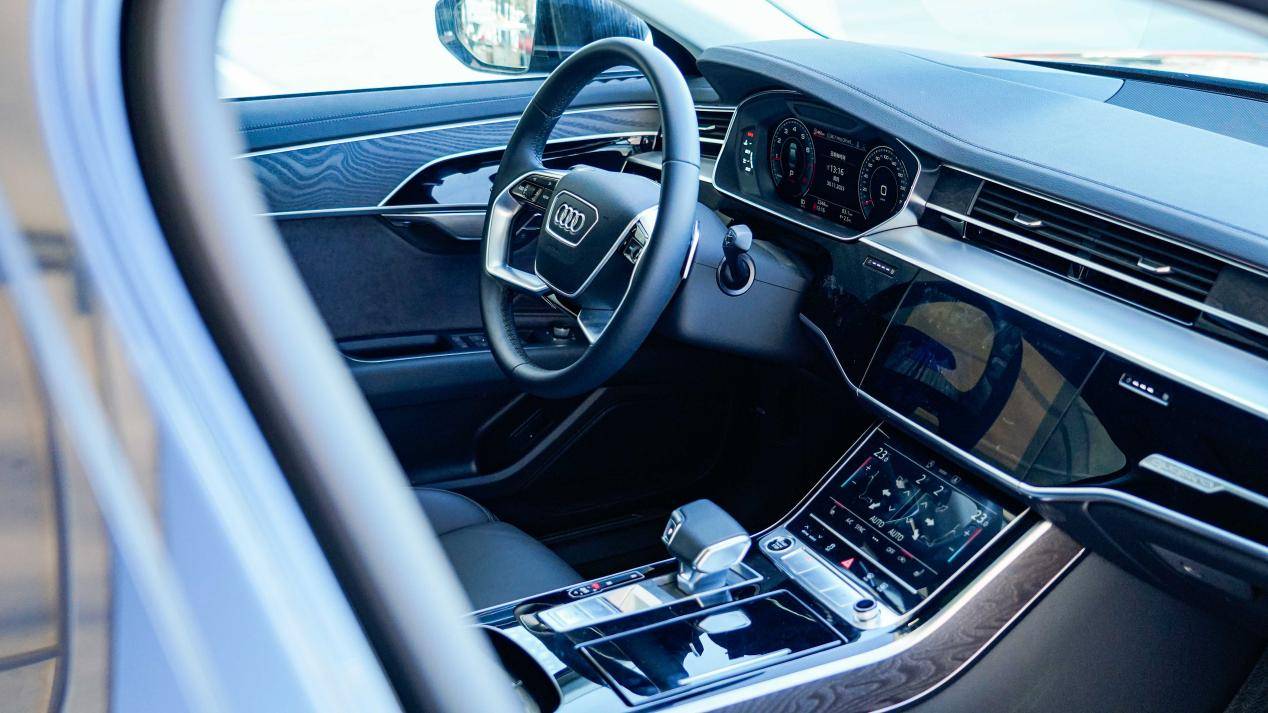 导购｜入门D级轿车不仅看售价更要看实力 奥迪A8L对比宝马7系_搜狐汽车_搜狐网